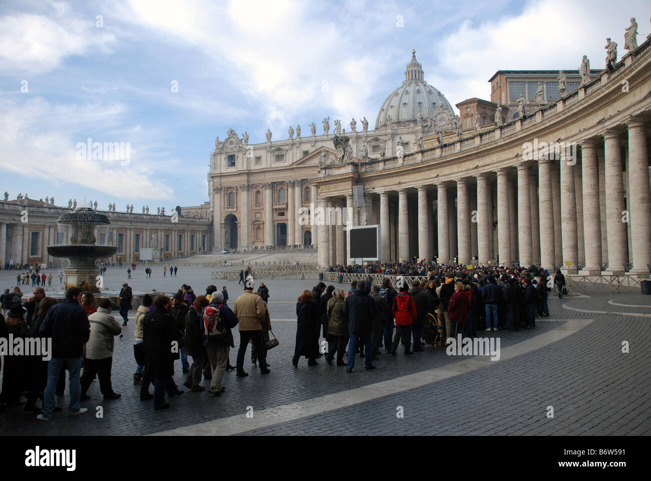 Holiday crowds at St. Peter's Basilica built by Bernini, Vatican City ...