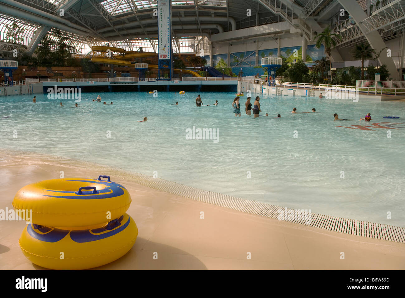 West edmonton mall pool hi-res stock photography and images - Alamy