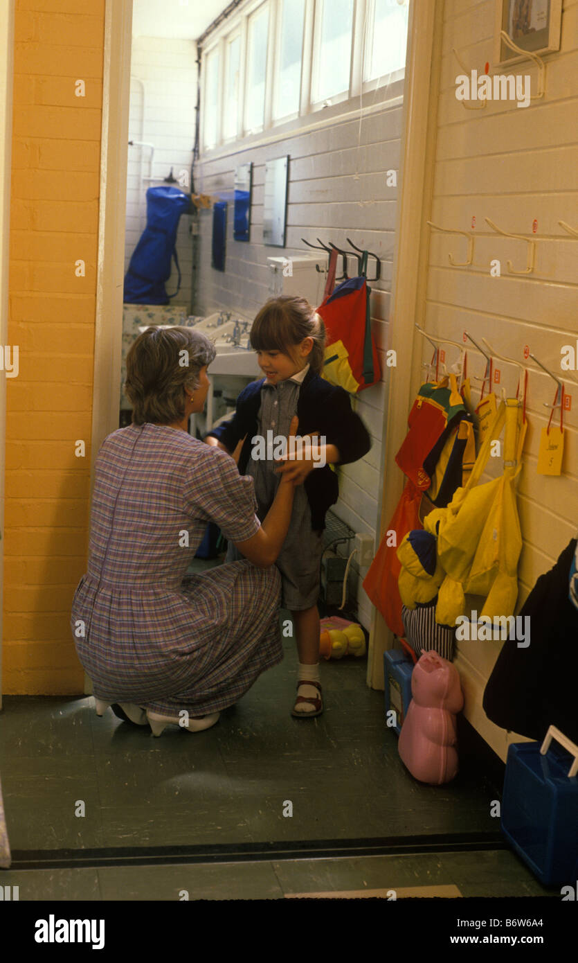 Mums talking at school hi-res stock photography and images - Alamy