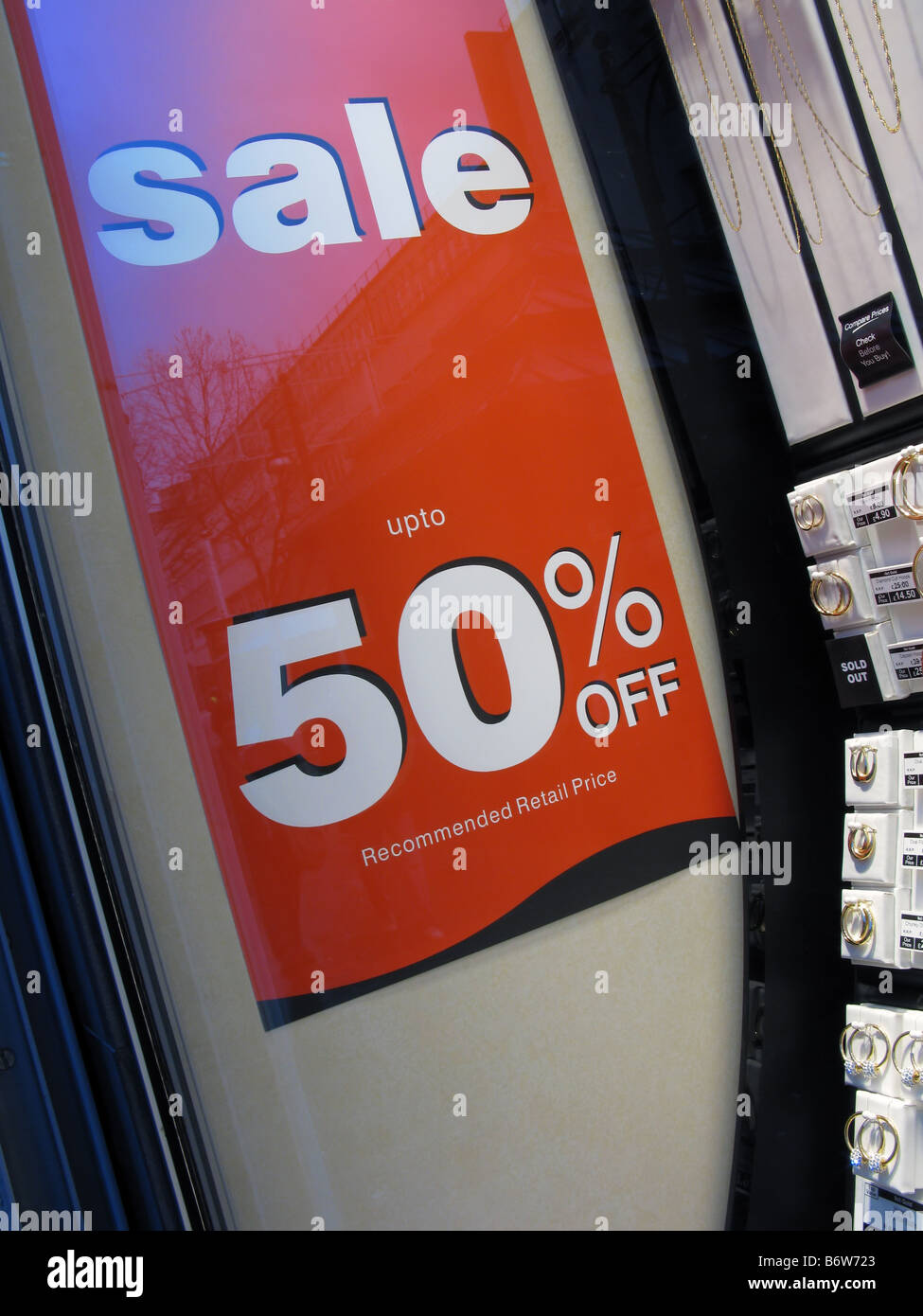 Store sale sign hi-res stock photography and images - Alamy