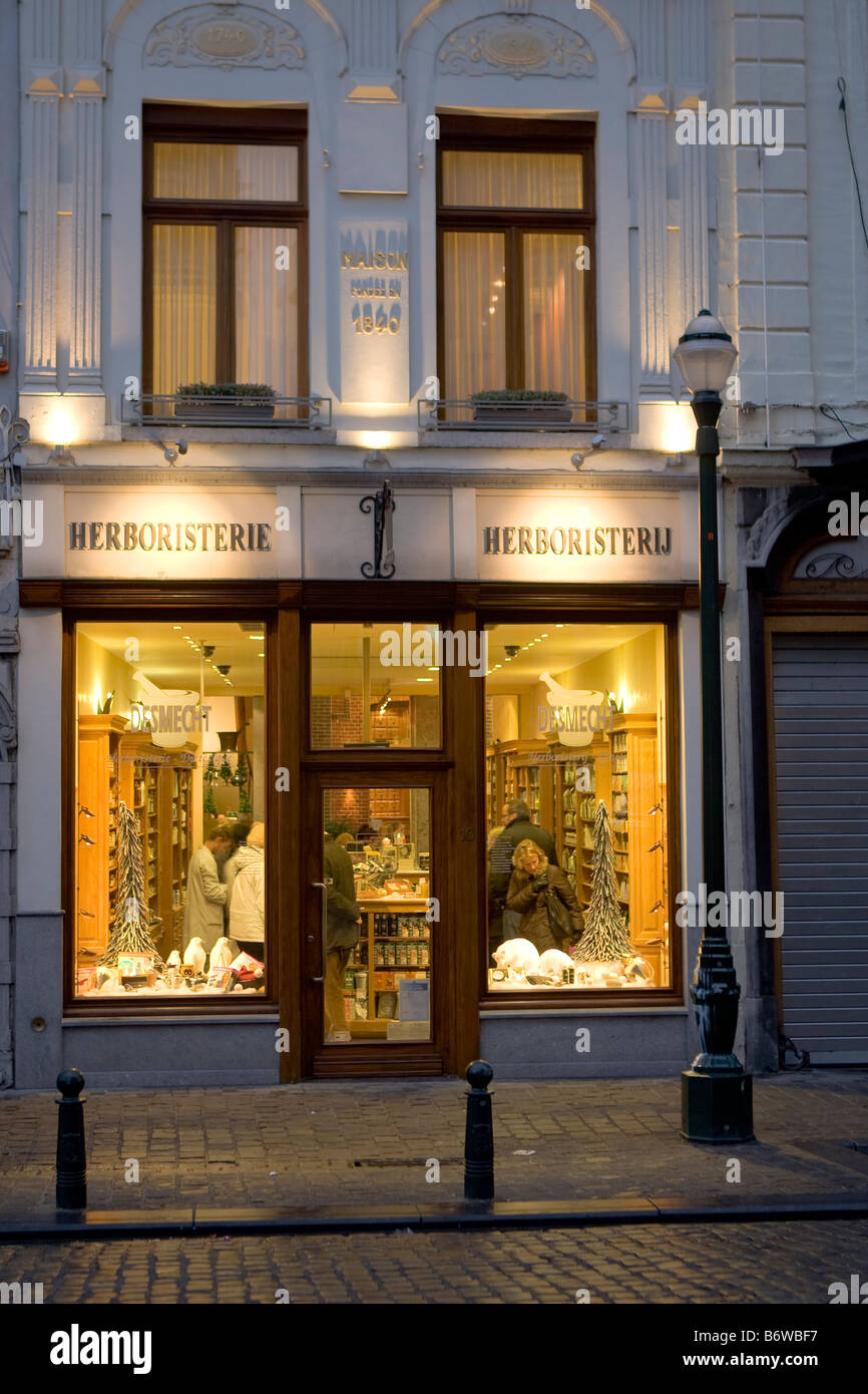 Shopfront brussels hi-res stock photography and images - Alamy
