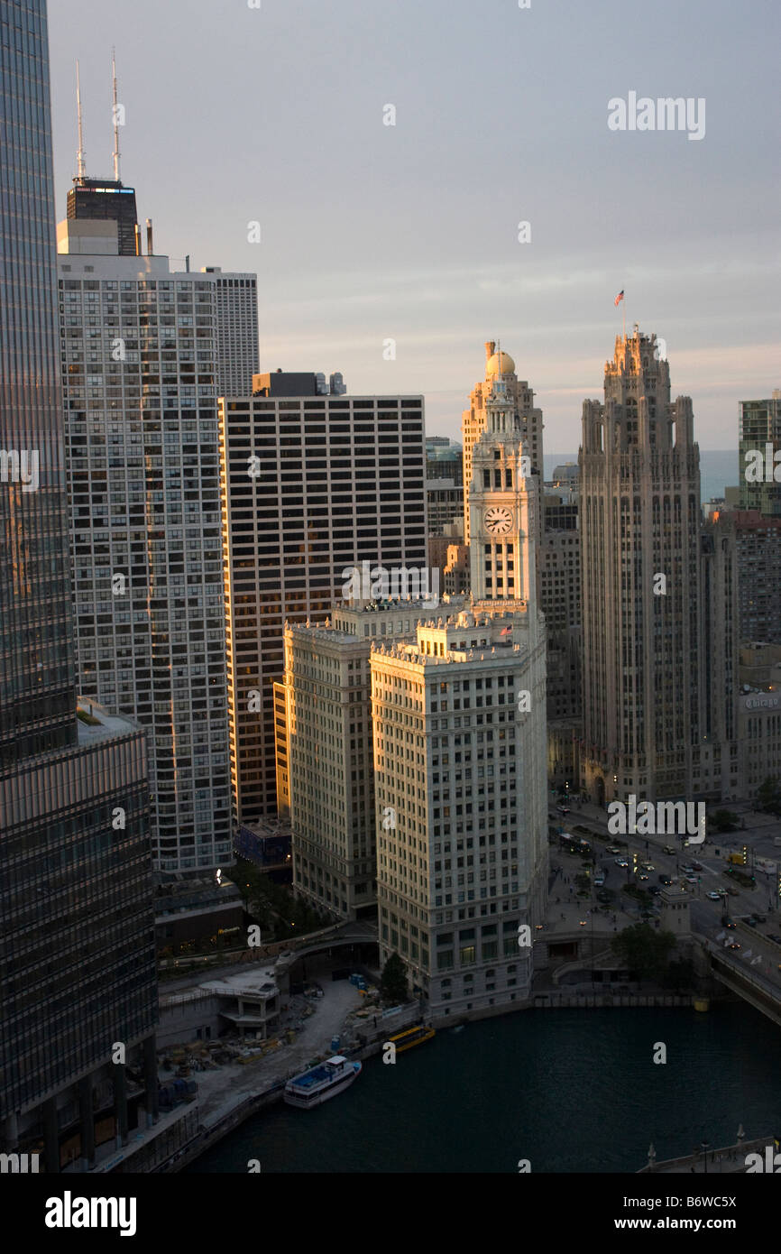 Stunning Aerial View of Chicago Skyline at Dusk with Historic Buildings ...