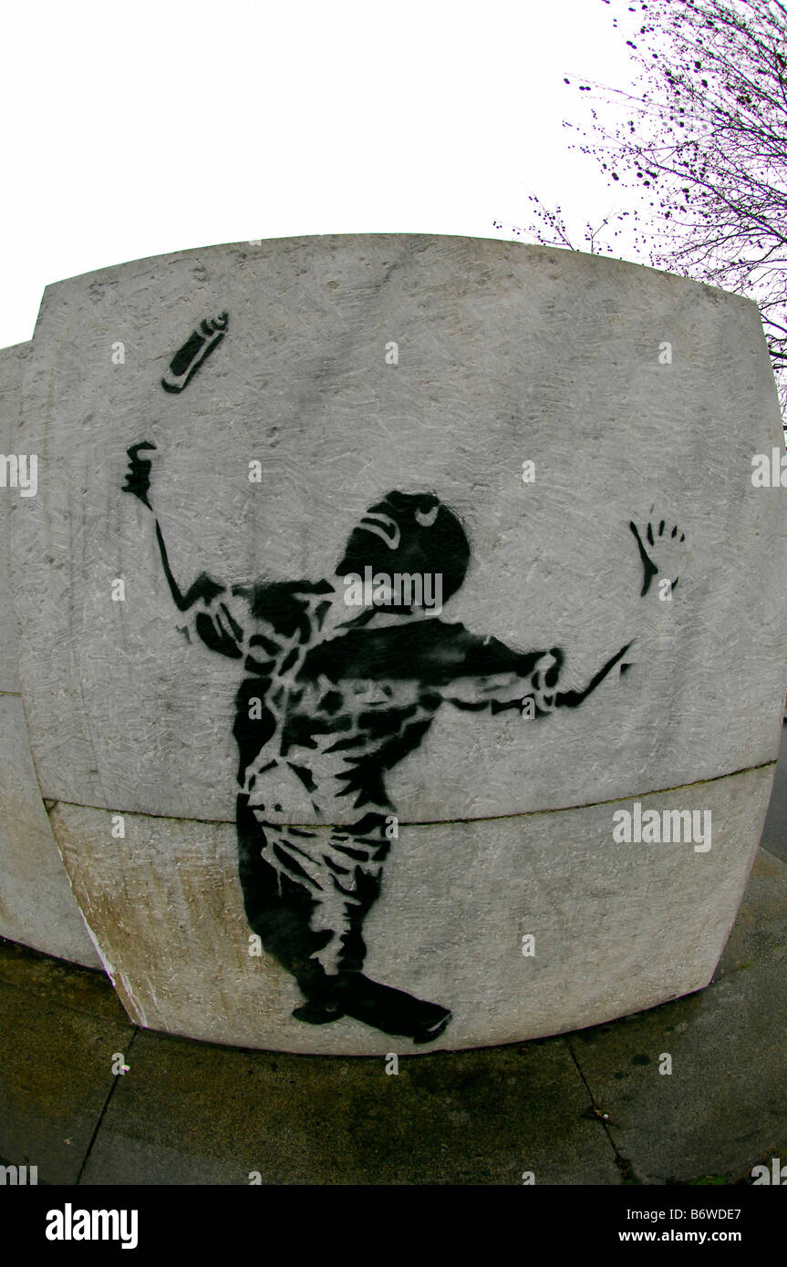 Masked graffiti artist hi-res stock photography and images - Alamy