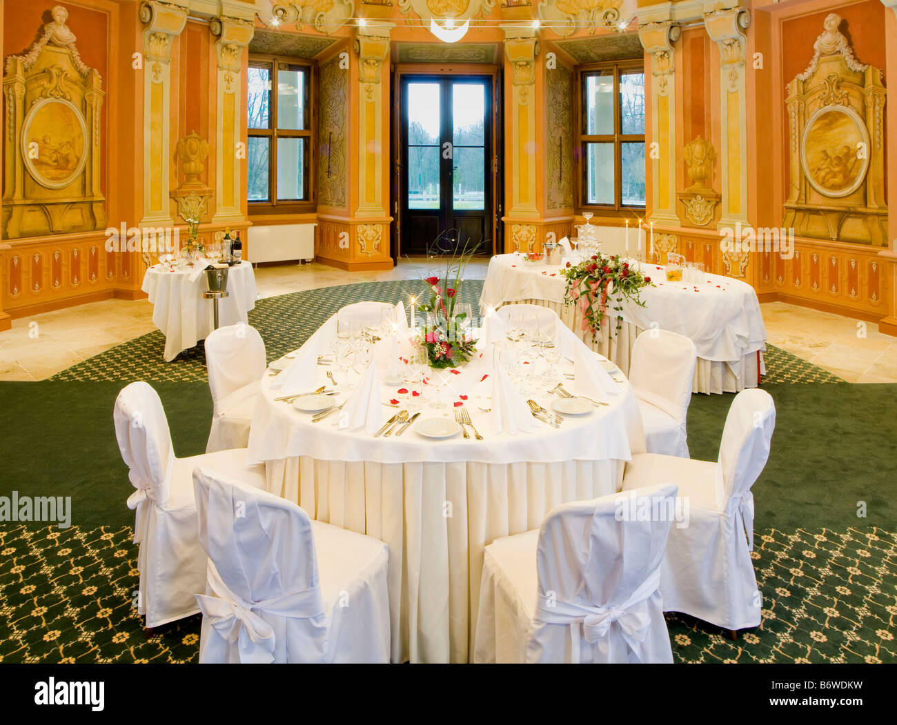 Formal dinner setting silverware hi-res stock photography and images ...