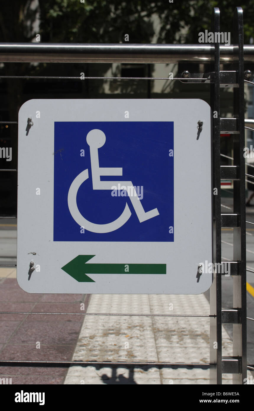 Wheelchair ramp sign hi-res stock photography and images - Alamy