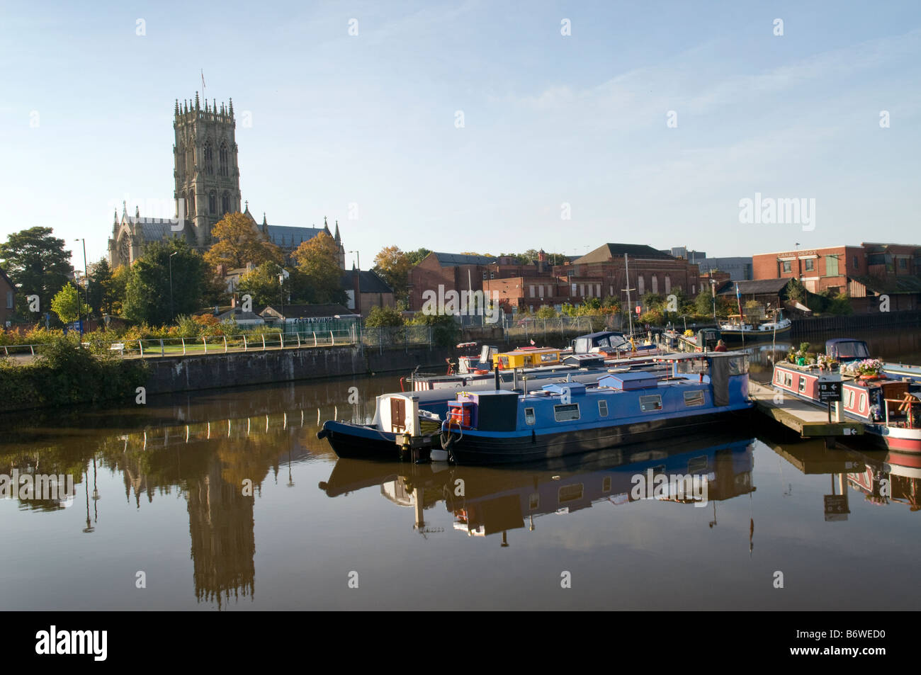 Doncaster canal hi-res stock photography and images - Alamy