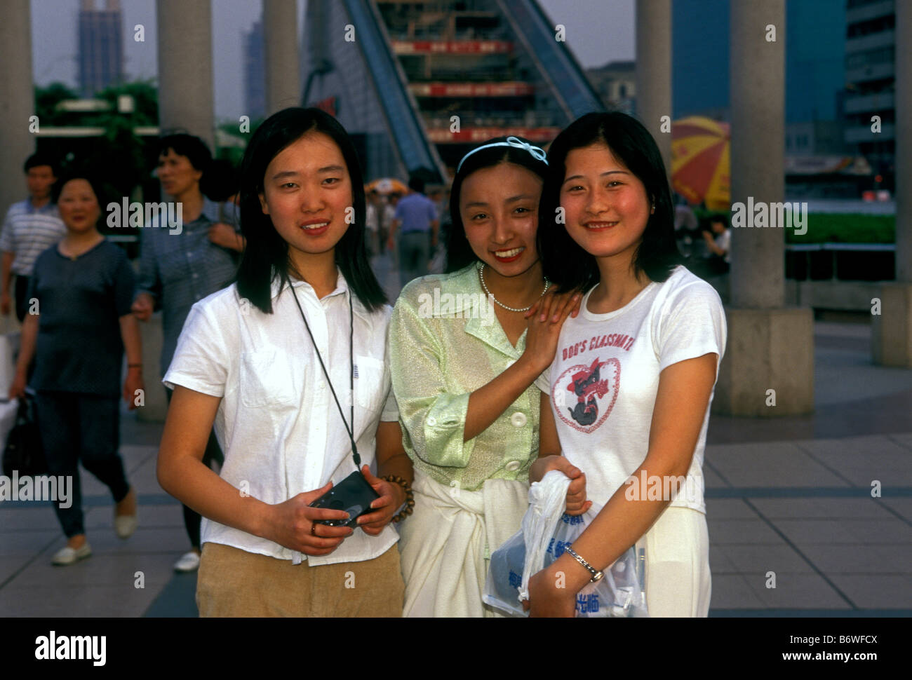 Chinese people, young women, The Bund, Waitan, city of Shanghai Stock ...