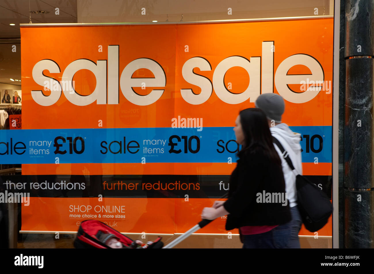 Shop price reduction hi-res stock photography and images - Alamy