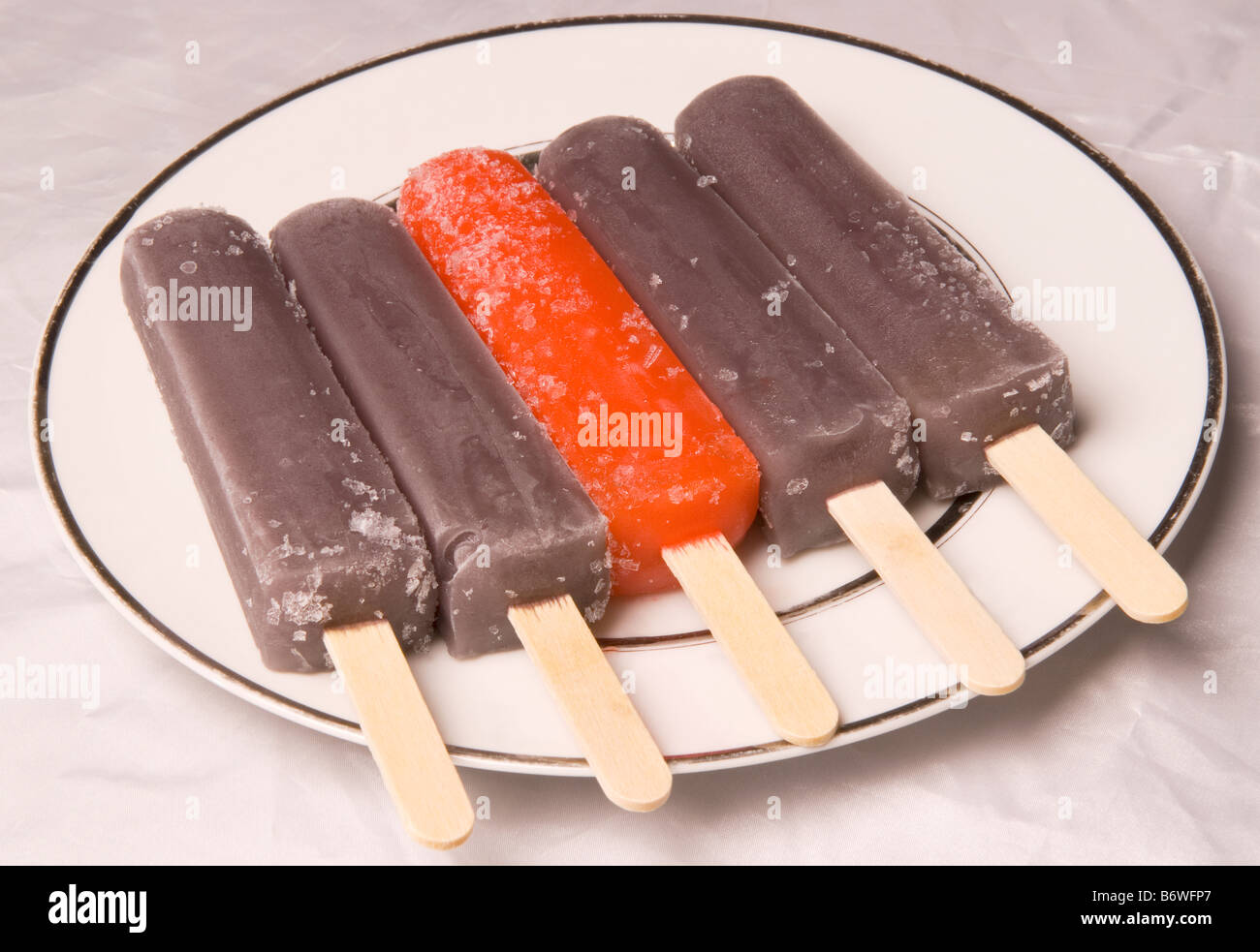 Same food different plate hi-res stock photography and images - Alamy