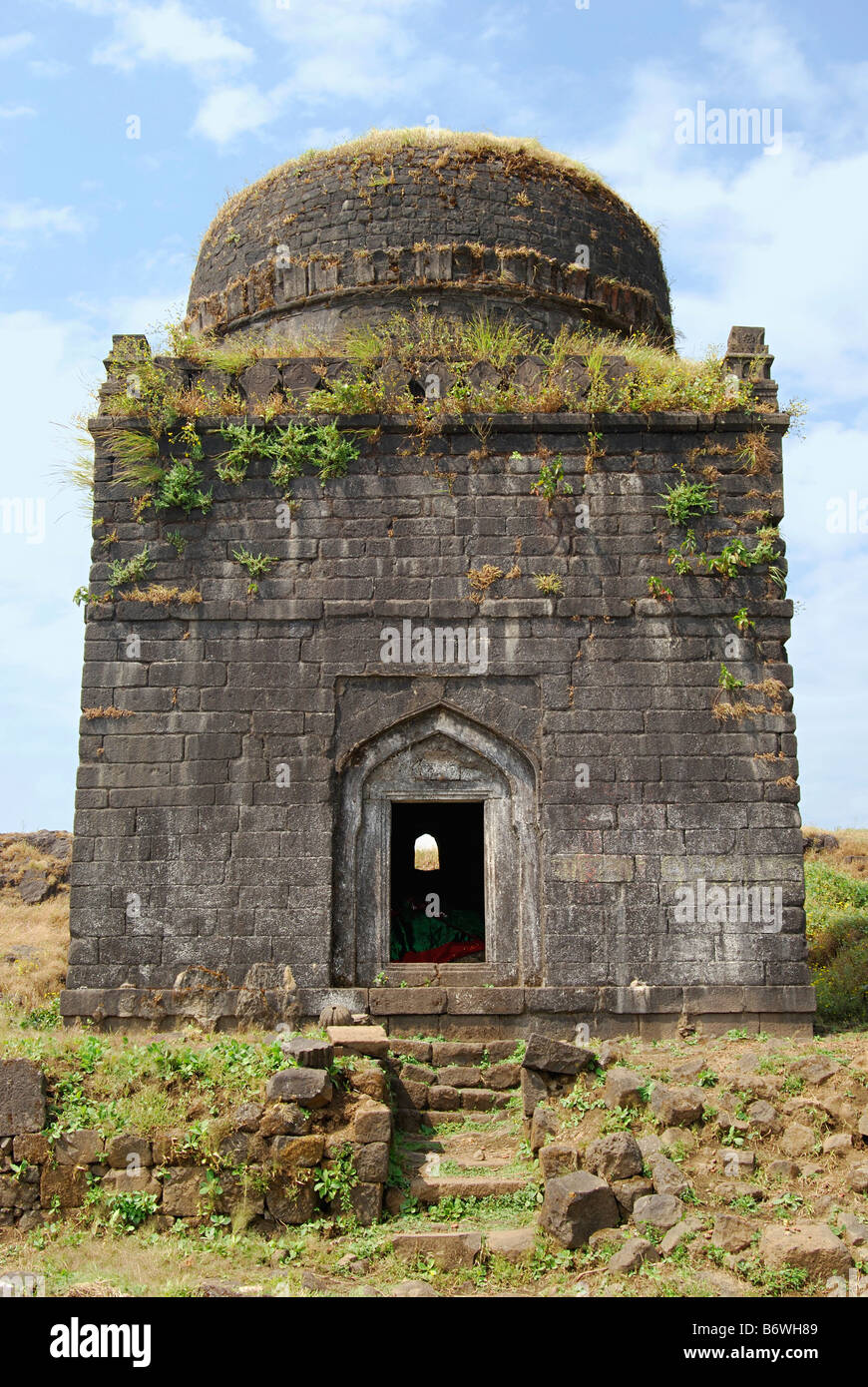 Dargah at fort Lohagad, Malavali, Maharashtra Stock Photo - Alamy