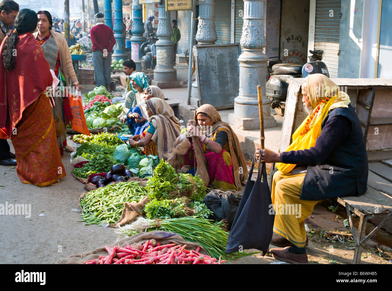 INDIA VARANASI Indian women in colorful saris selling beautiful ...