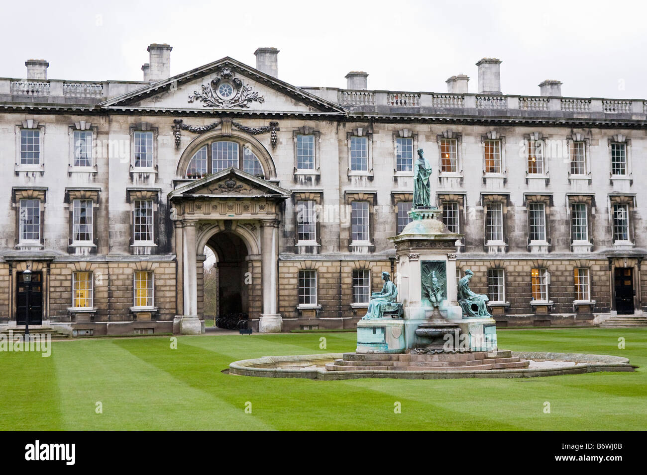 Buildings inside Kings College at Cambridge University Stock Photo - Alamy