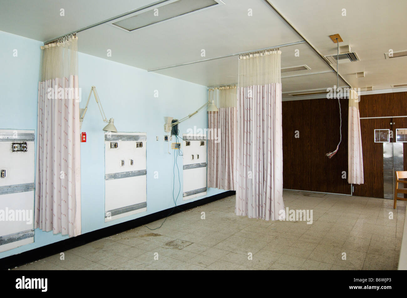Empty hospital hi-res stock photography and images - Alamy