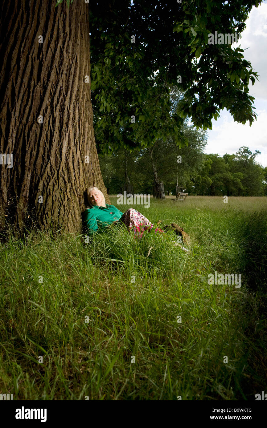 Sitting beneath a tree hi-res stock photography and images - Alamy