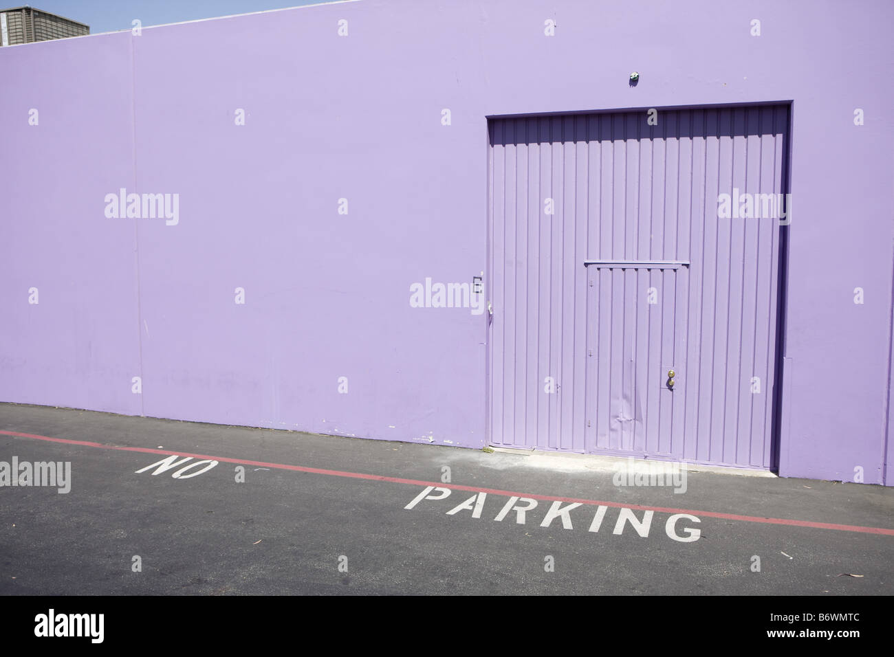 Closed warehouse hi-res stock photography and images - Alamy