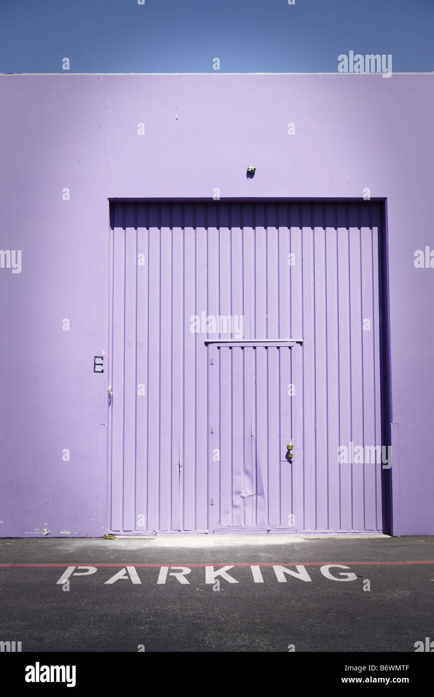 Closed warehouse hi-res stock photography and images - Alamy