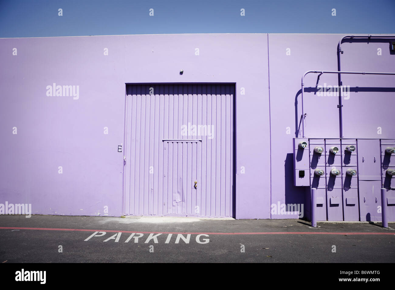 Closed warehouse hi-res stock photography and images - Alamy