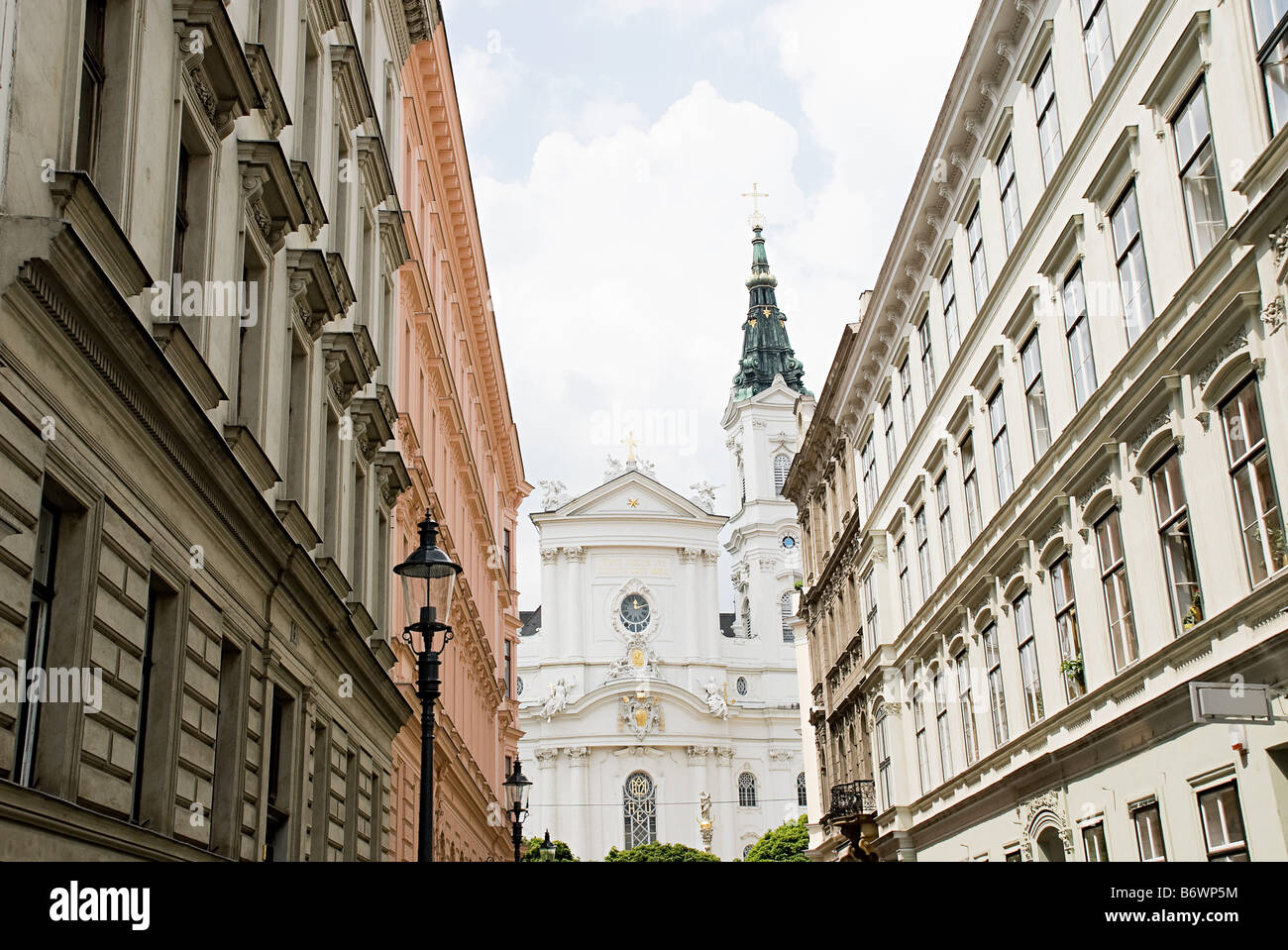 Buildings in vienna hi-res stock photography and images - Alamy
