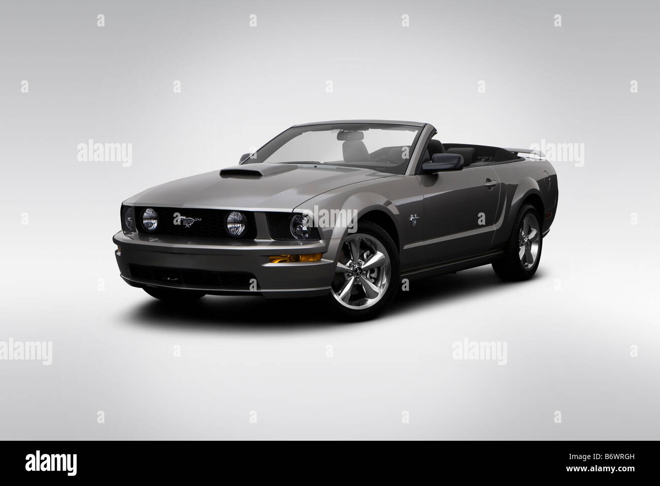 Side view of ford mustang hi-res stock photography and images - Alamy