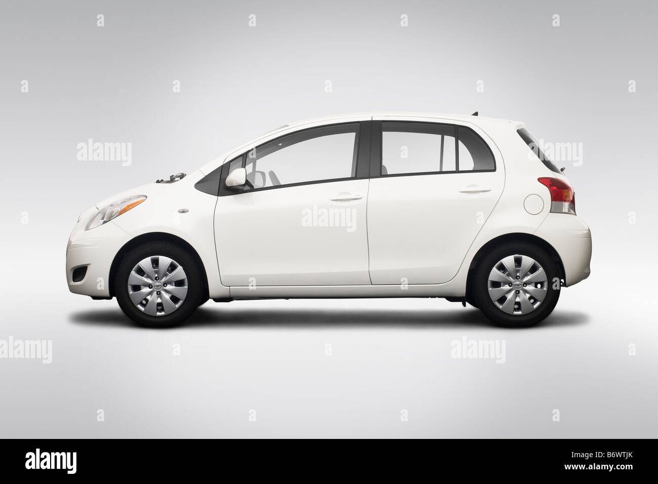 2009 Toyota Yaris in White - Drivers Side Profile Stock Photo - Alamy