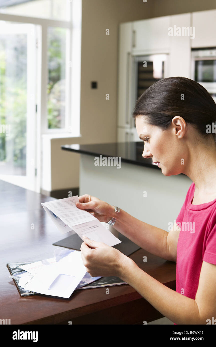 Woman reading letter Stock Photo - Alamy