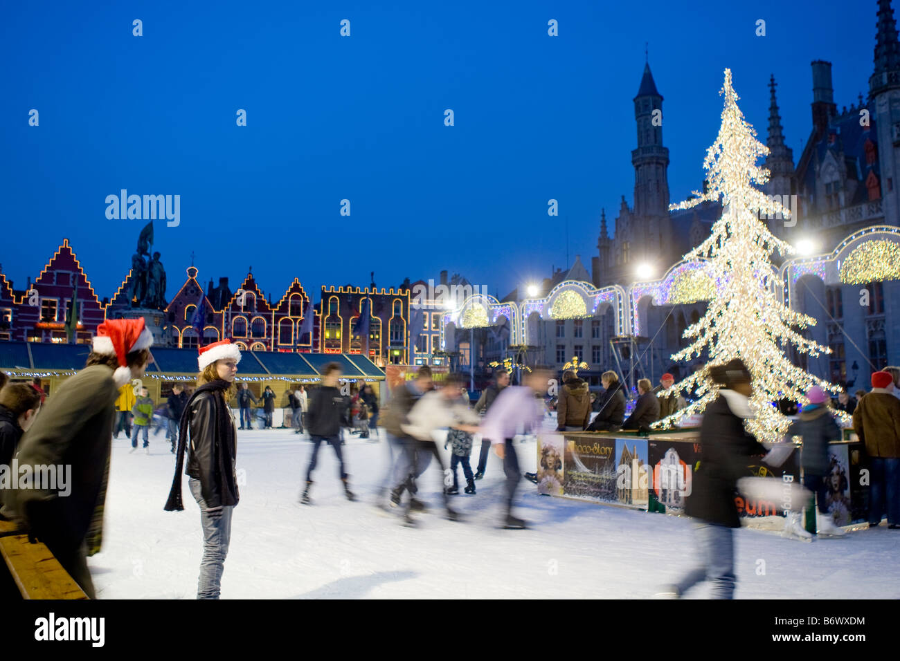 Bruges ice skating hi-res stock photography and images - Alamy