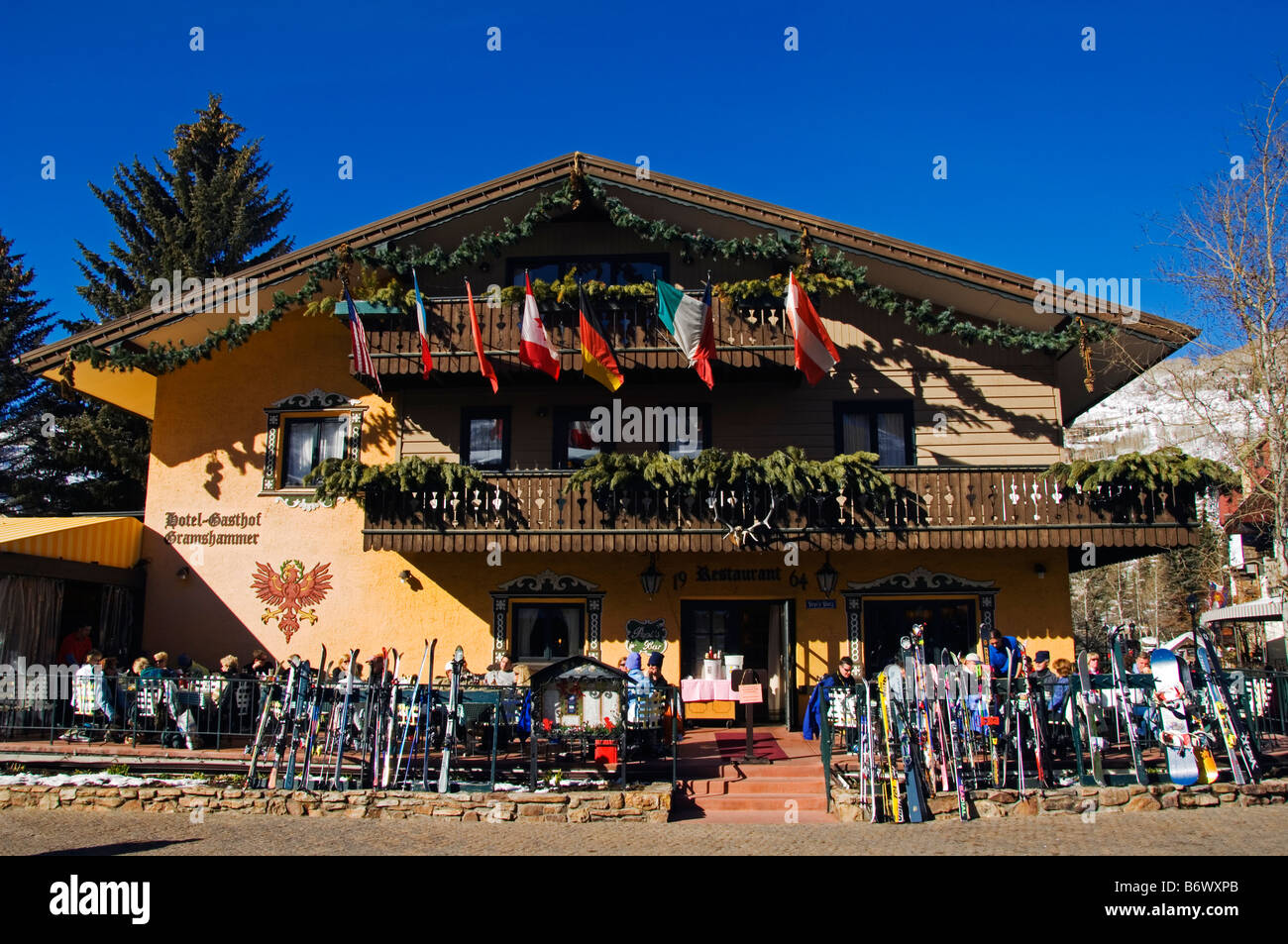 USA, Colorado, Vail Village Ski Resort. Apres Ski bar Stock Photo - Alamy