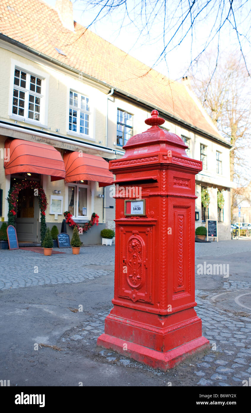 Bruges post box hi-res stock photography and images - Alamy