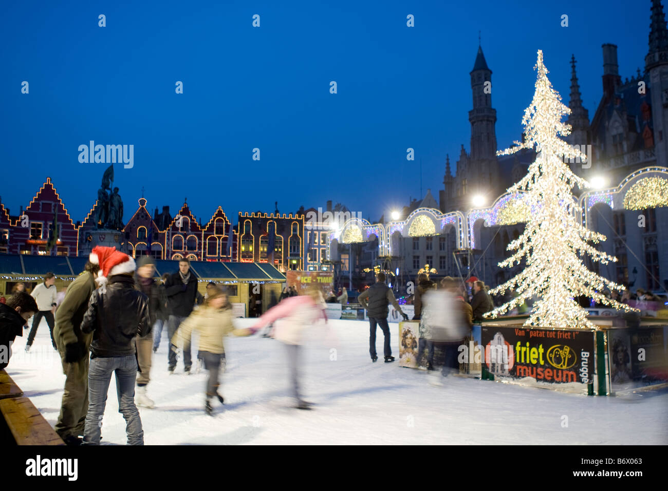 Christmas market bruges skating hi-res stock photography and images - Alamy
