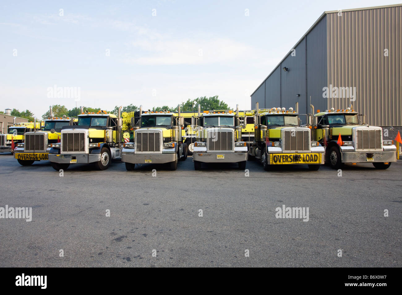 Row of trucks hi-res stock photography and images - Alamy