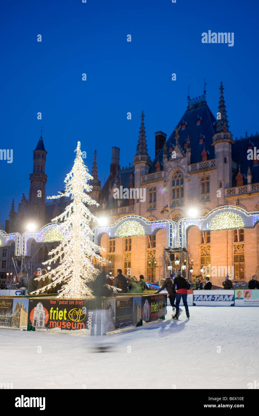 Bruges ice skating hi-res stock photography and images - Alamy