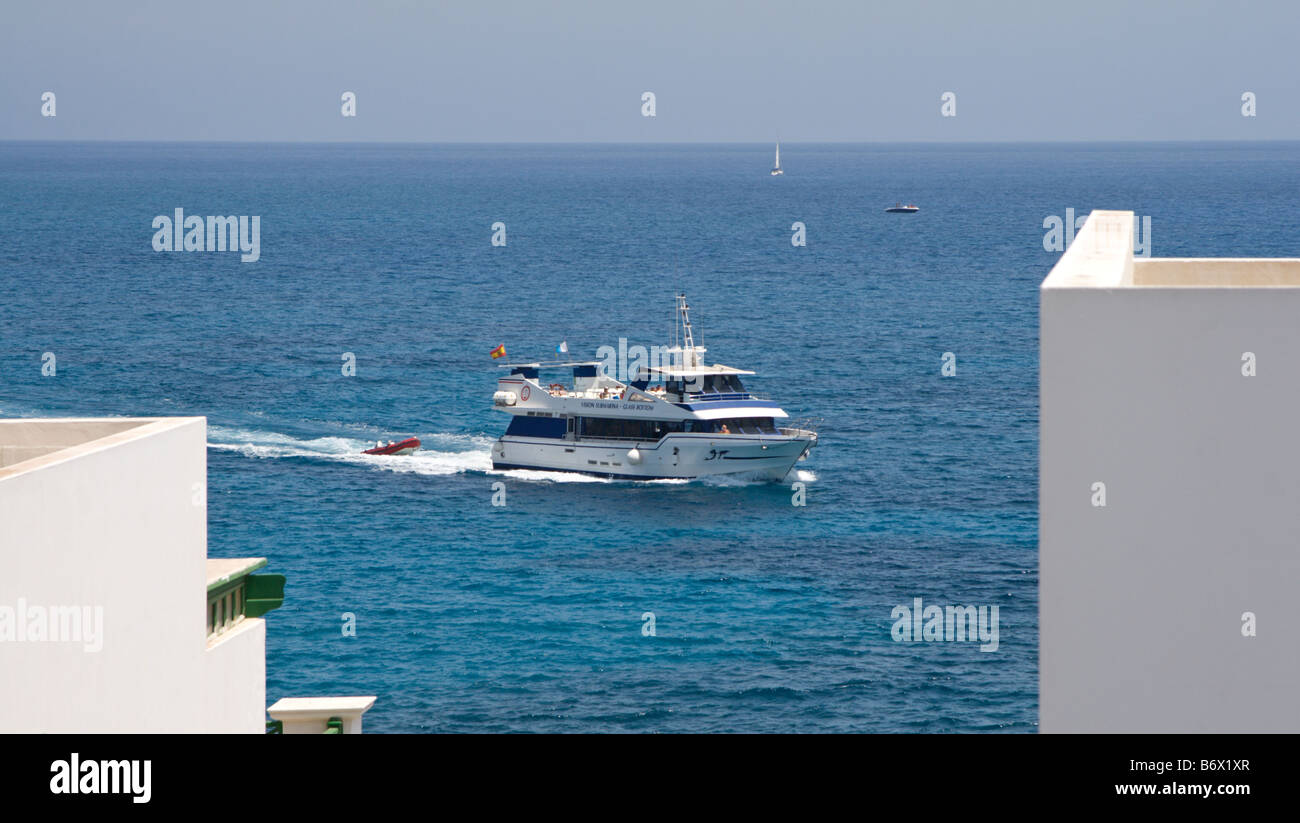 Glass bottomed boat trip hi-res stock photography and images - Alamy