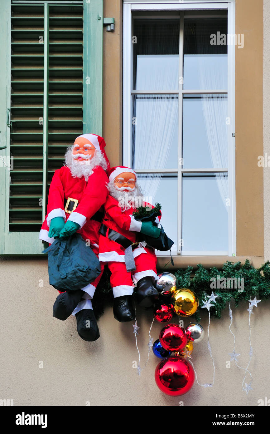 Santa Claus puppets decorate a window Stock Photo - Alamy