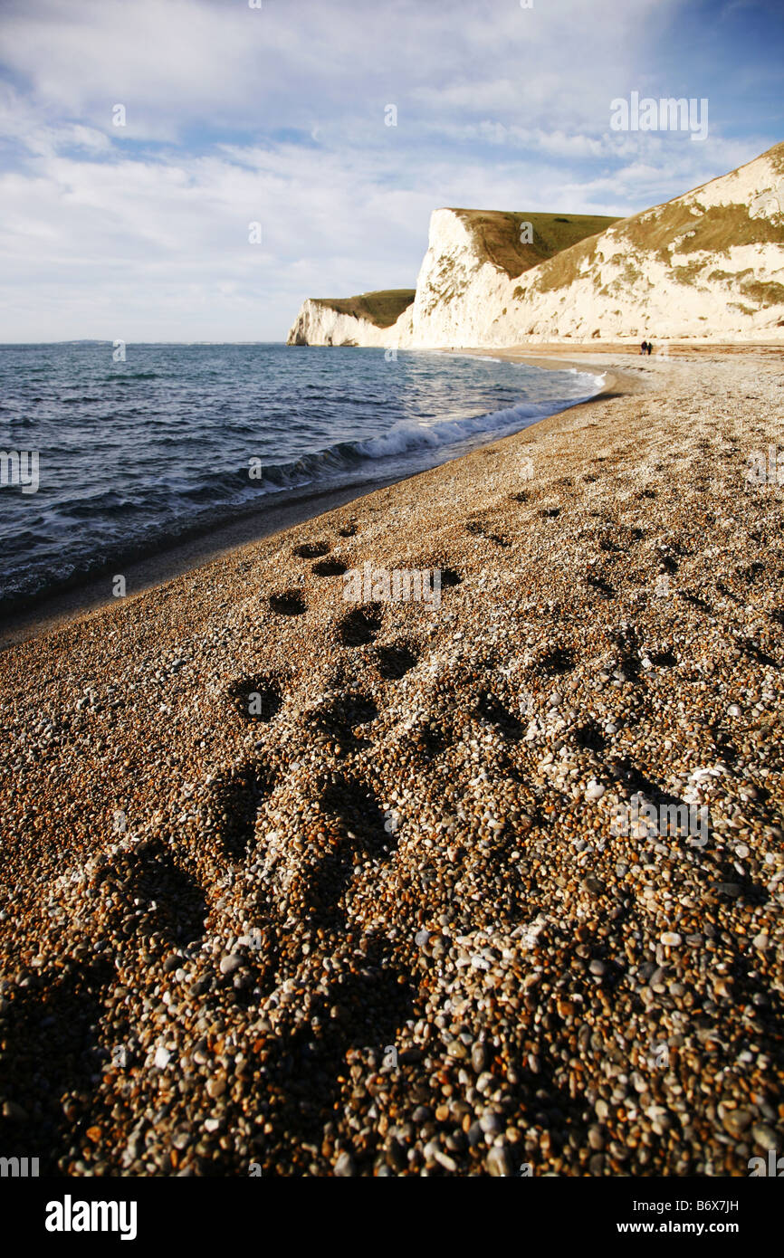 View of the cliffs from the shingle beach at Durdle Door on Dorset's ...