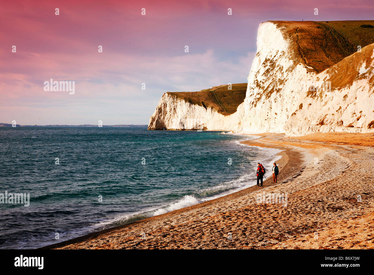 View of the cliffs from the shingle beach at Durdle Door on Dorset's ...