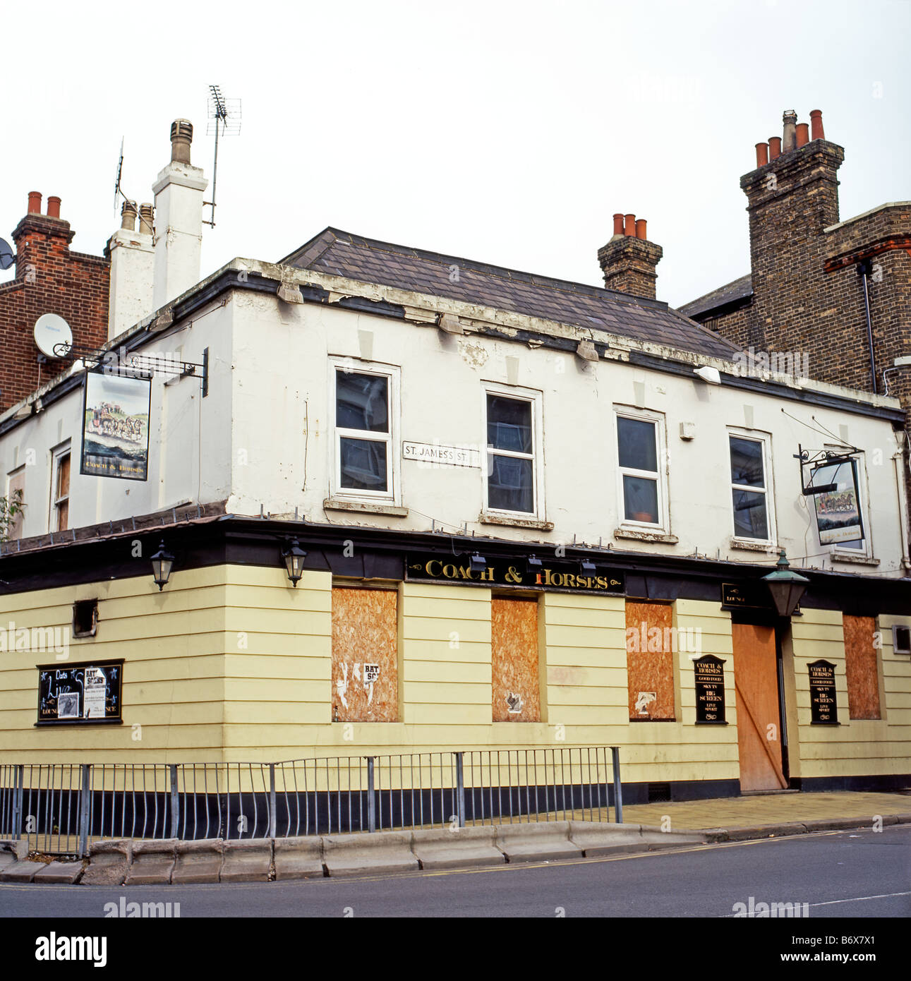 Coach and horses pubs hi-res stock photography and images - Alamy