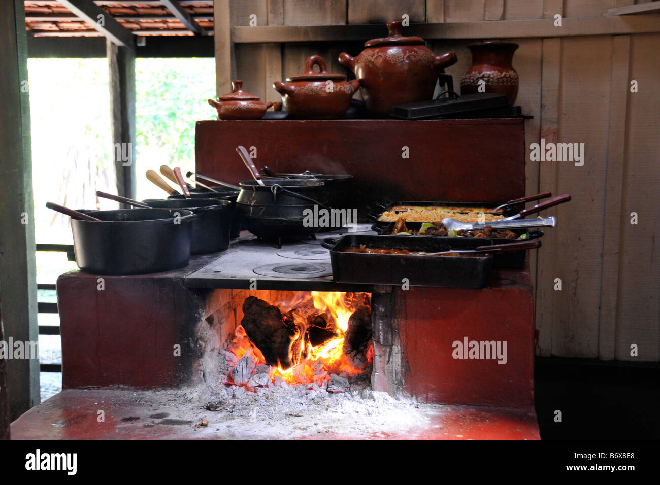 Cooking pots fire traditional hi-res stock photography and images - Alamy