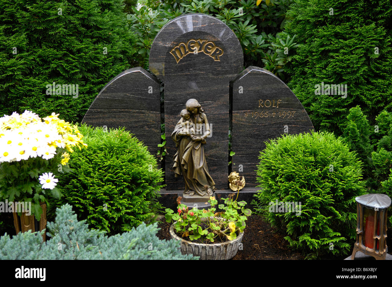 statuette mother and child friedhof sennelager cemetery graveyard ...
