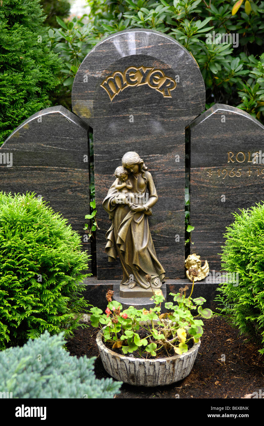 statuette mother and child friedhof sennelager cemetery graveyard ...