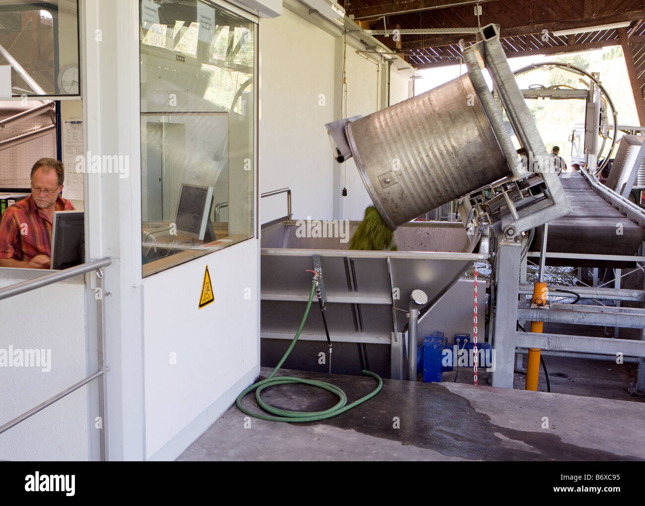 Receiving container hi-res stock photography and images - Alamy