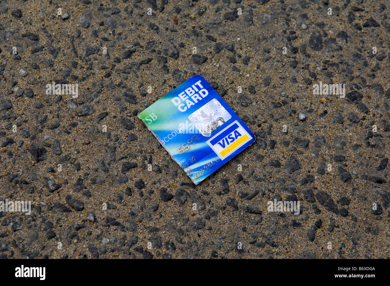 Credit card cut in half hi-res stock photography and images - Alamy
