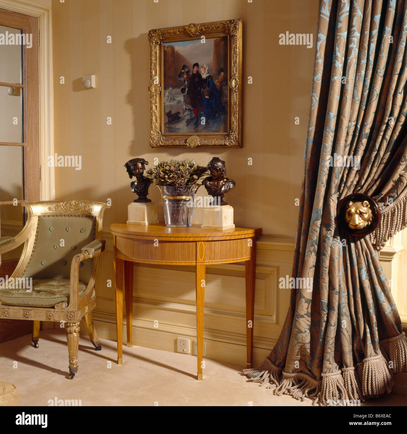 Bronze busts hi-res stock photography and images - Alamy