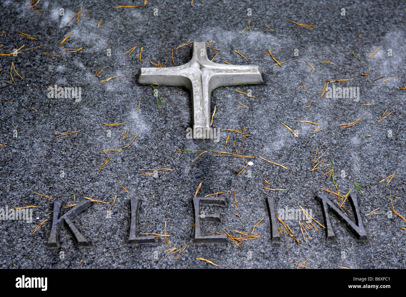 klein cross friedhof sennelager cemetery graveyard headstone death ...