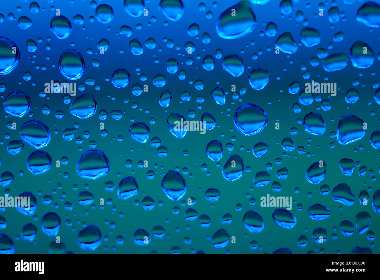 Droplets on window glass hi-res stock photography and images - Alamy