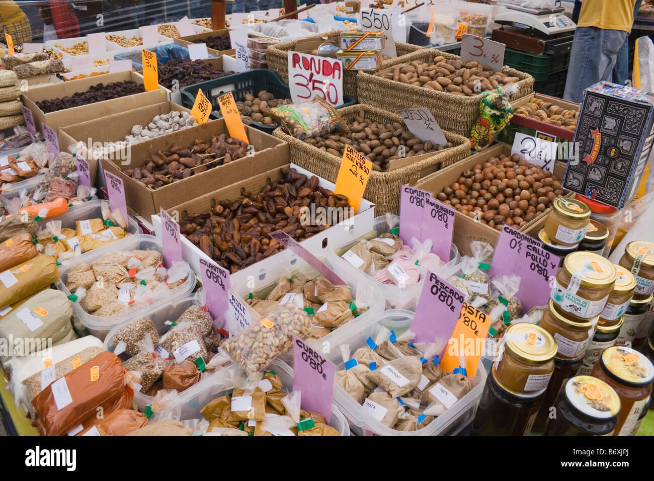 Fresh dates market hi-res stock photography and images - Alamy