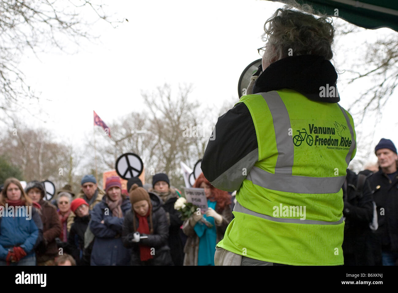 Speaker addressing crowd hi-res stock photography and images - Alamy