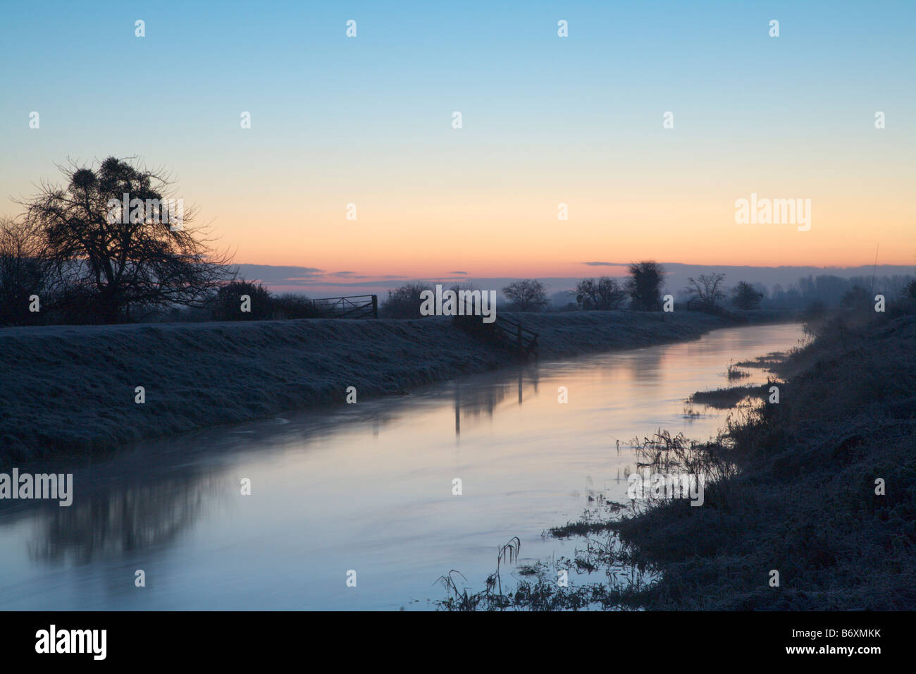 The River Parrett early one frosty morning before sunrise Stock Photo ...