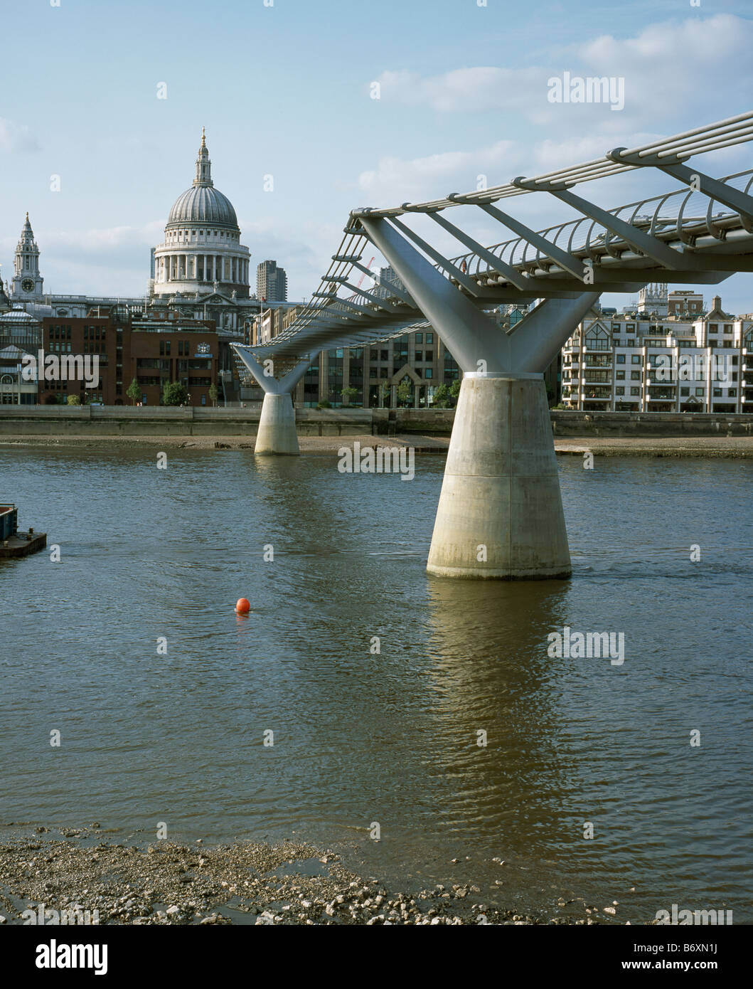 Millennium Pedestrian Bridge London Stock Photo - Alamy