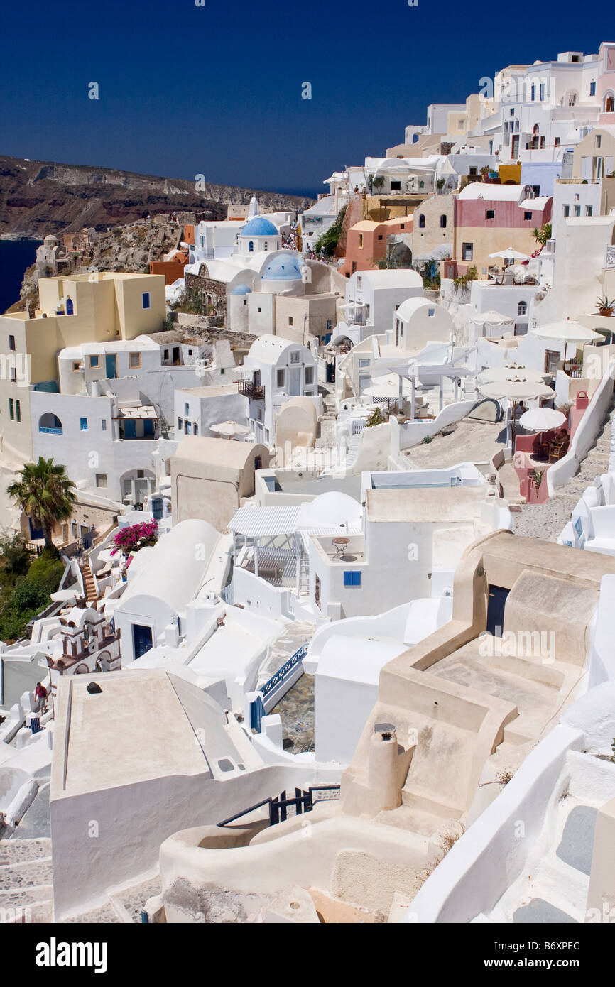 View of the spectacular cliff-top village of Oia, Santorini, Cyclades ...