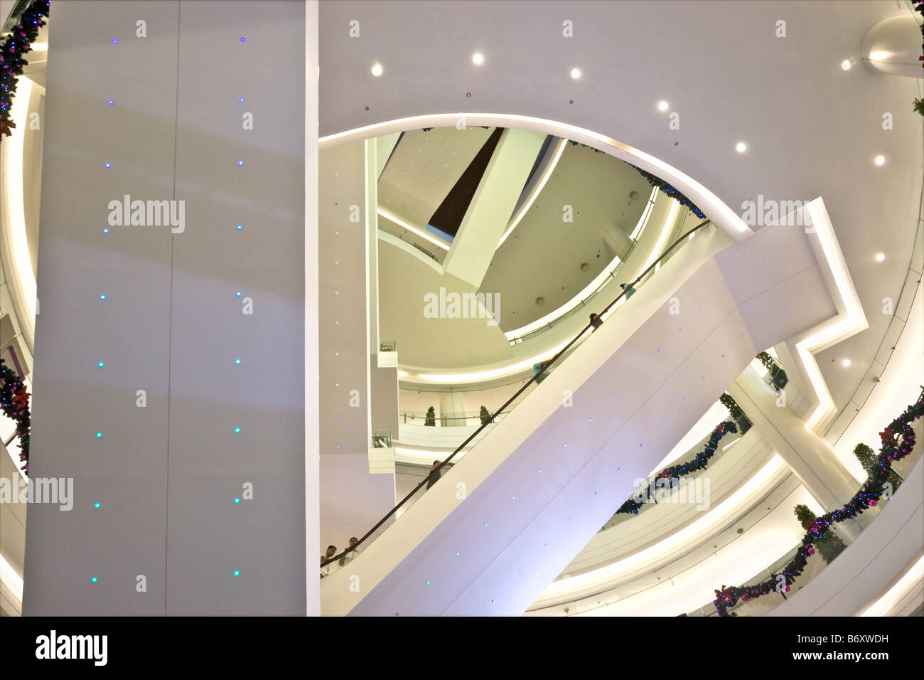 Shopping mall interior and crowd hi-res stock photography and images ...